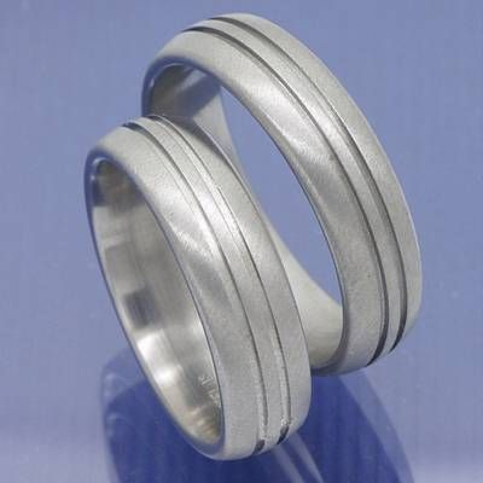 eheringe-shop - Partnerringe aus Edelstahl ohne Stein mit zwei Rillen ...